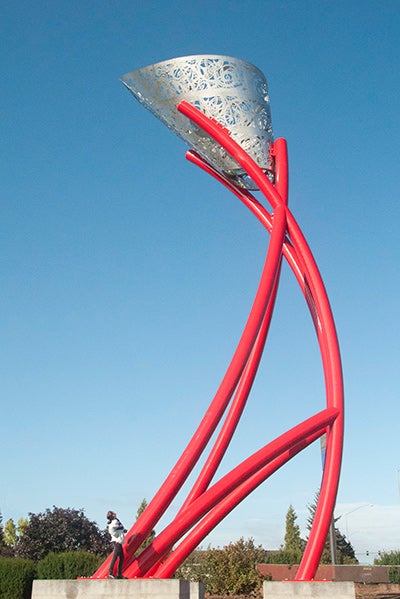 Flame sculpture by UO alumnus highlights Gateway area | College of Design